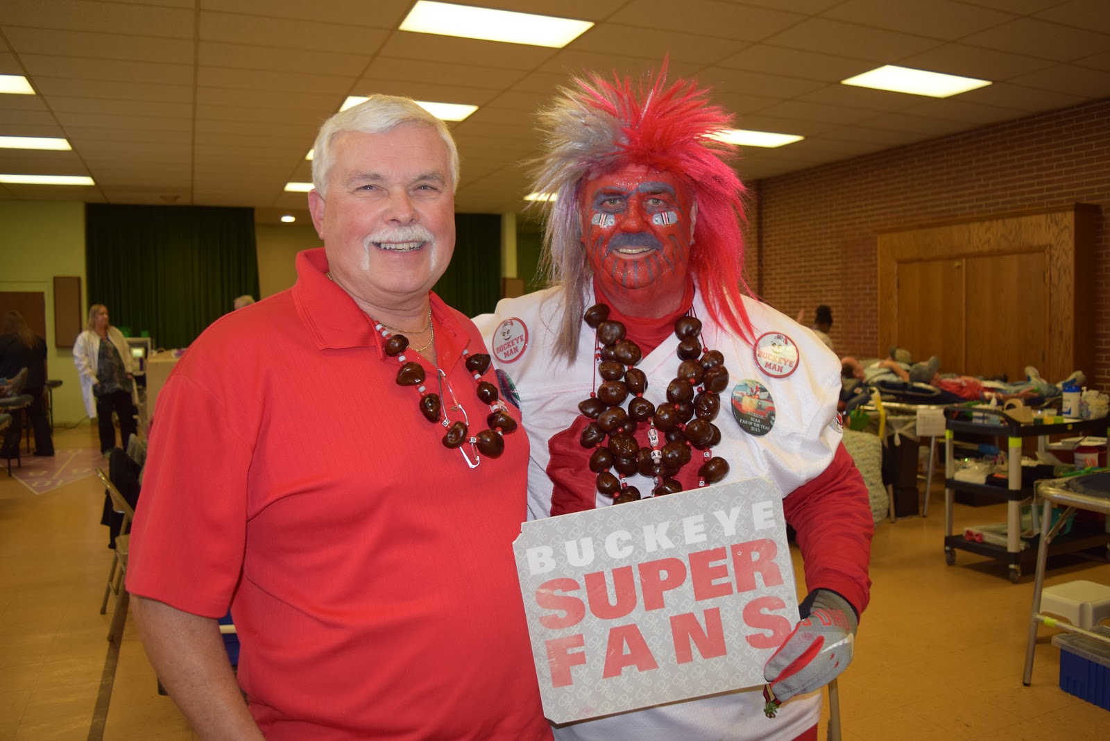 DarkeJournal.com: BUCKEYE FANS GO NUTS AT TAILGATE BLOOD DRIVE