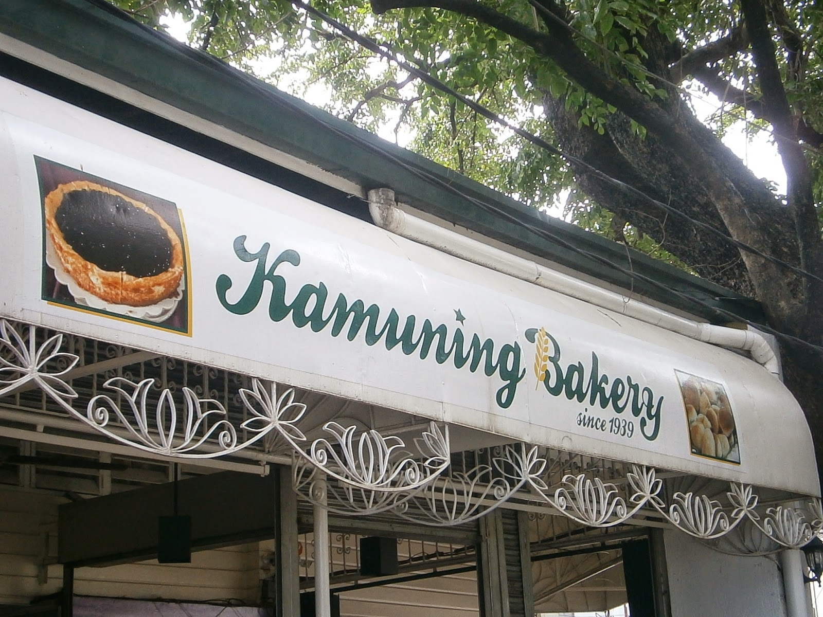 Photoescape Travels...: High school memories revisited at Kamuning Bakery