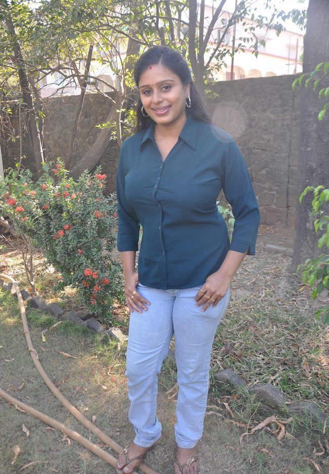 INDIAN ACTRESS: Latha Rao Tamil Sun TV serial actress big hanging boobs ...
