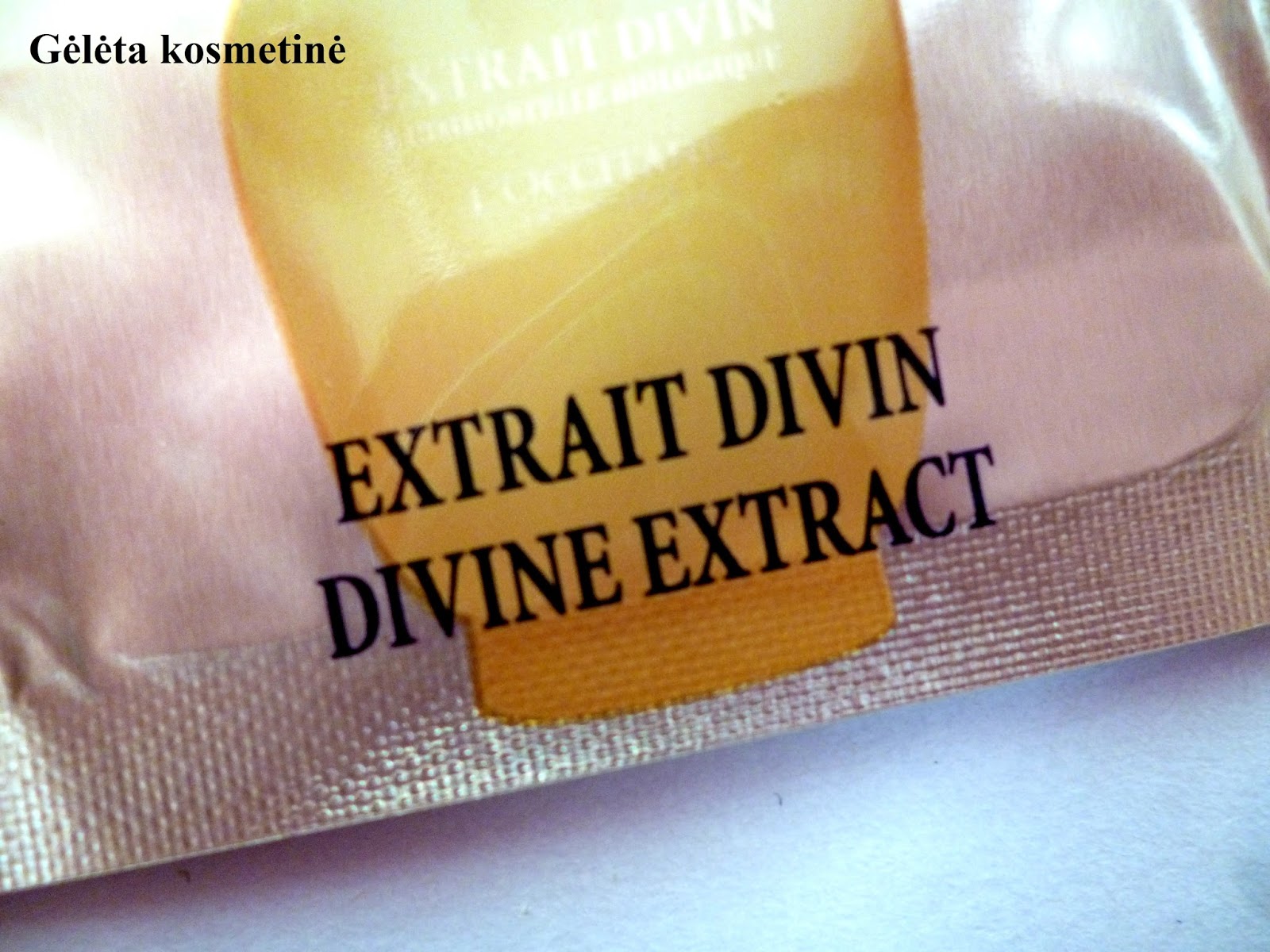 SAMPLE SIZE. L'OCCITANE "Divine extract" šlamučių veido ekstraktas