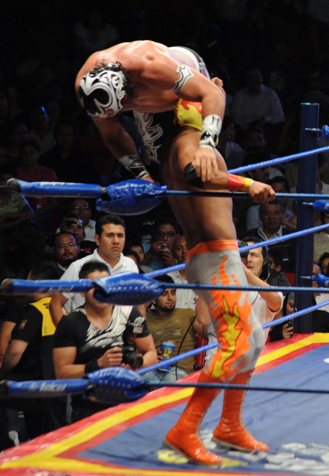 El Divan de Diana: Mexican Wrestling aka Lucha Libre