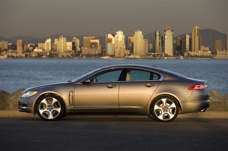 2011 Jaguar XF Base Sedan : Car Review and Wallpaper: 2011 Jaguar XF ...
