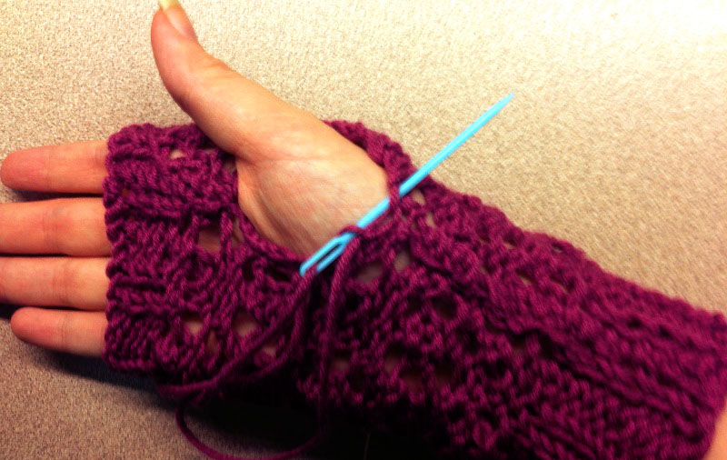 Kitty Adventures: Knitted Wristlet Tutorial
