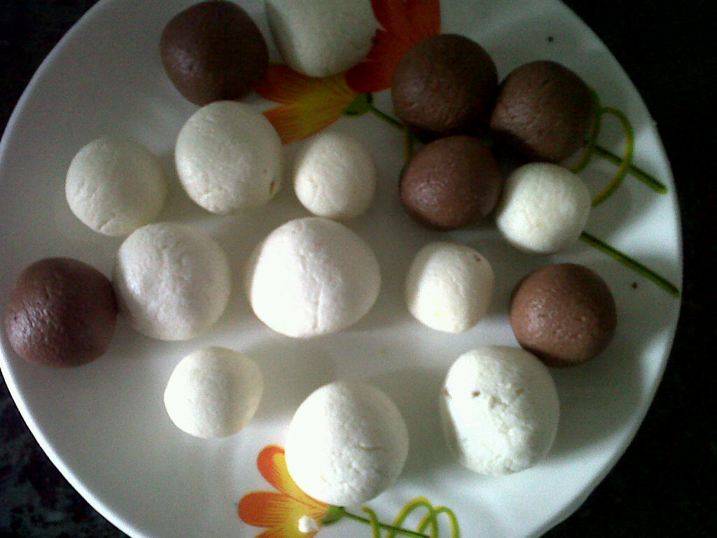 Thoughtzzcurry: Roshogolla or Khirmohan