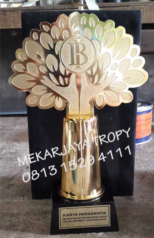 MEKARJAYA TROPHY: PEMBUATAN PIALA GOLF