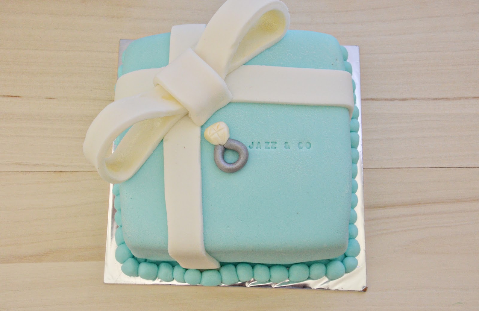 Tiffany Inspired Proposal Cake | Creme Berry's Blog