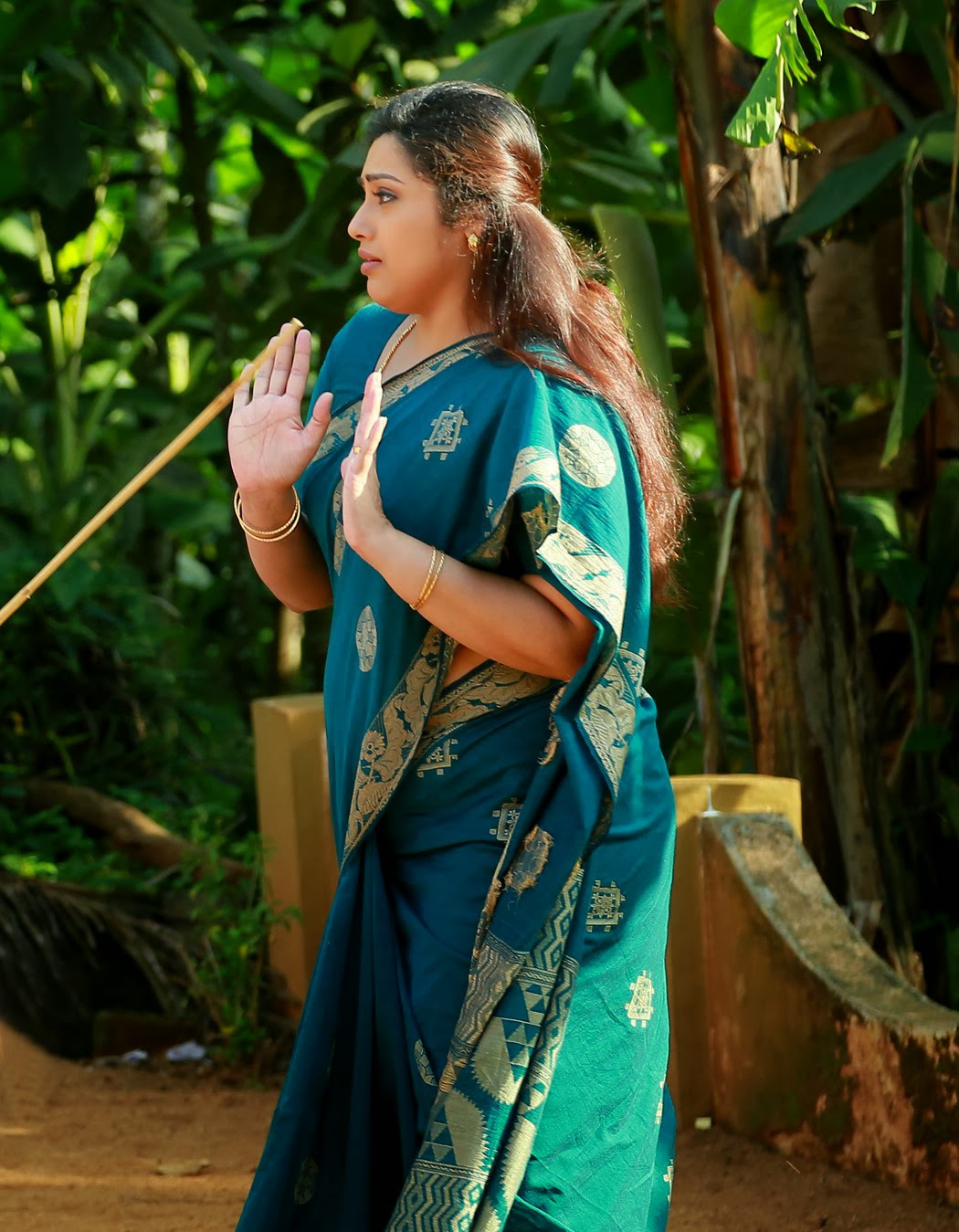 Meena Actress Latest Photos Stills Gallery in Balyakalasakhi Malayalam ...