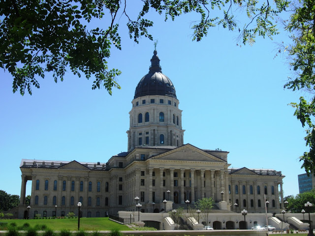 Souvenir Chronicles: TOPEKA, KANSAS: STATE CAPITOL BUILDING