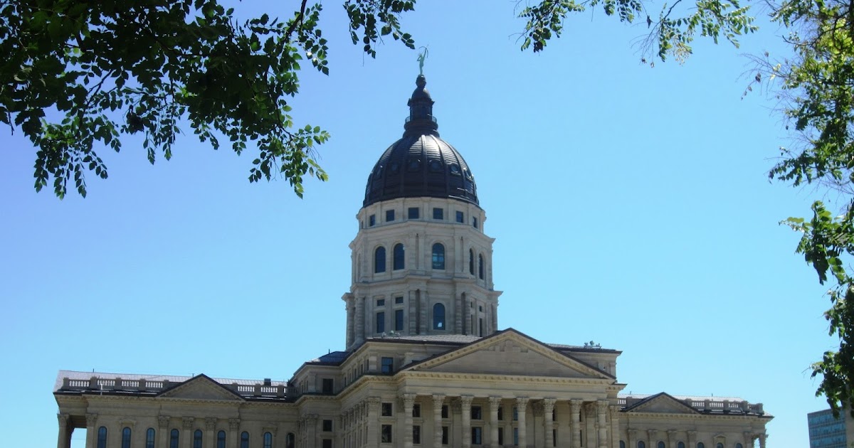 Souvenir Chronicles: TOPEKA, KANSAS: STATE CAPITOL BUILDING