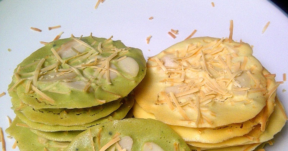 Dapur Gue, The Story of My Smokey Kitchen: Almond and Cheese Tuiles