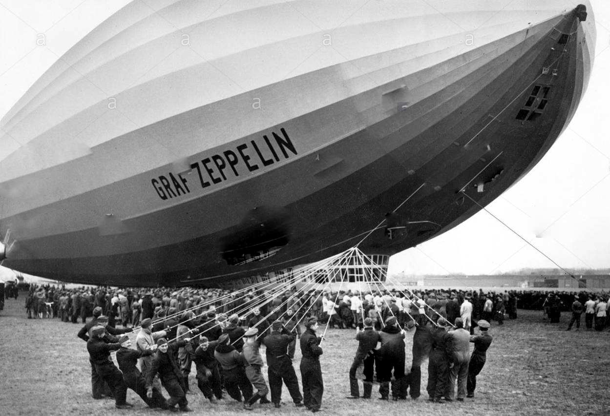 Todo pasa, todo fluye,...: El Graf Zeppelin sobrevuela Pontecesures