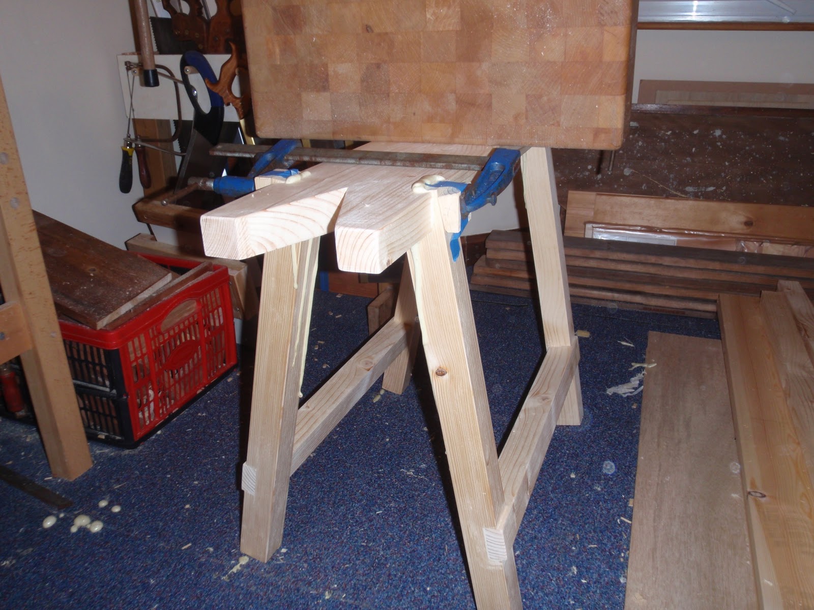 Woodworking By Hand: Traditional Saw Bench