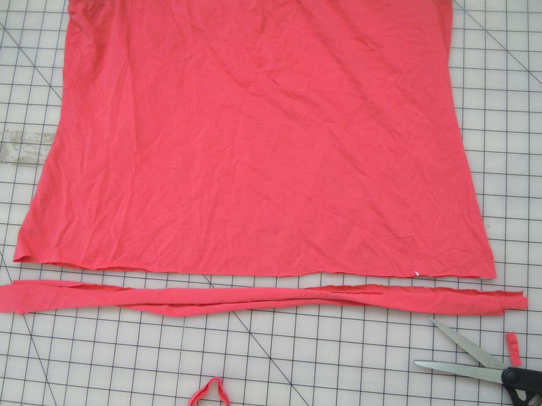 Tutorial: Rouched Fabric Flower from a T-Shirt - Naturally Creative Mama