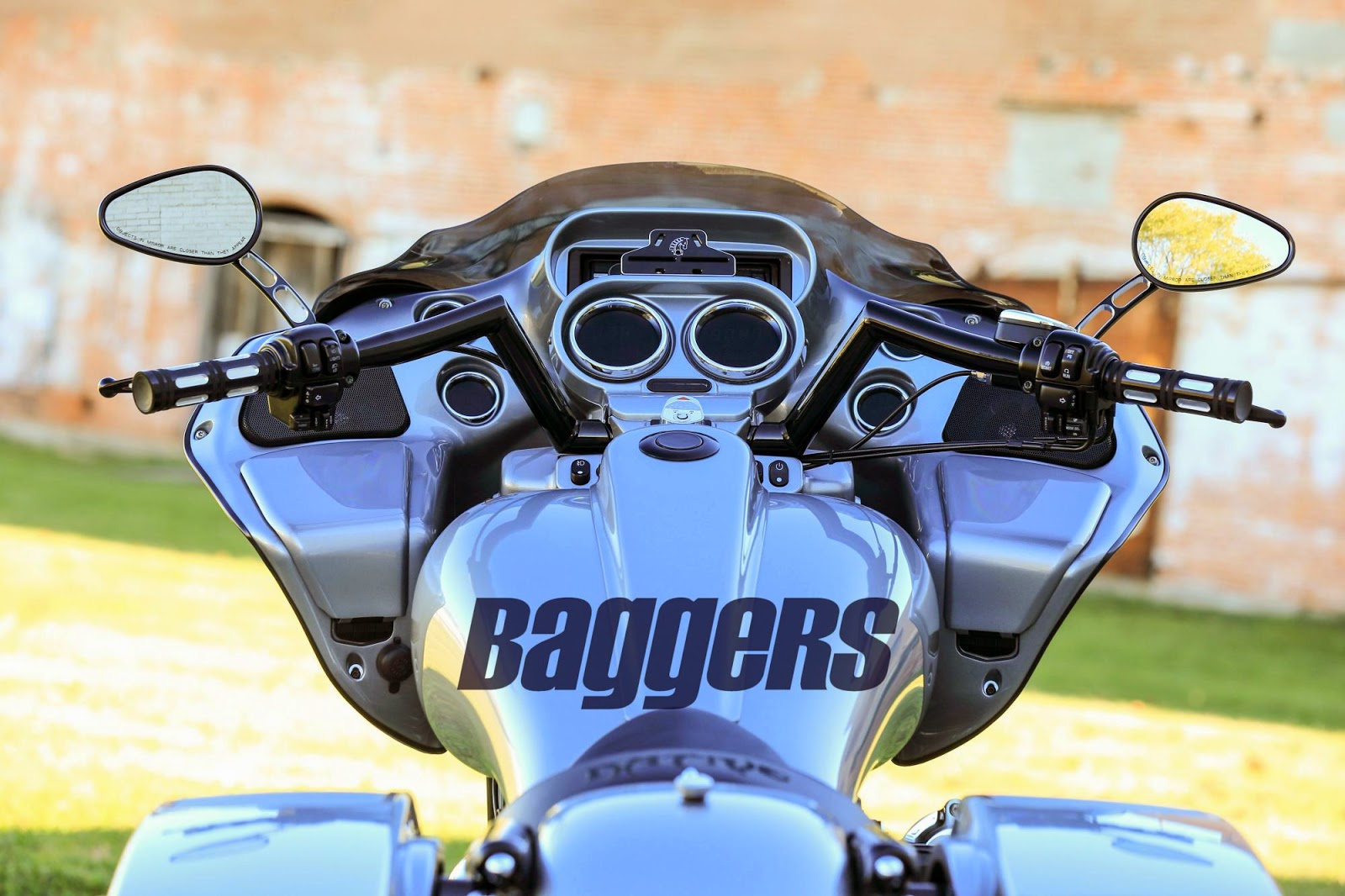 Racing Cafè: Harley Road King 2004 by Native Custom Baggers