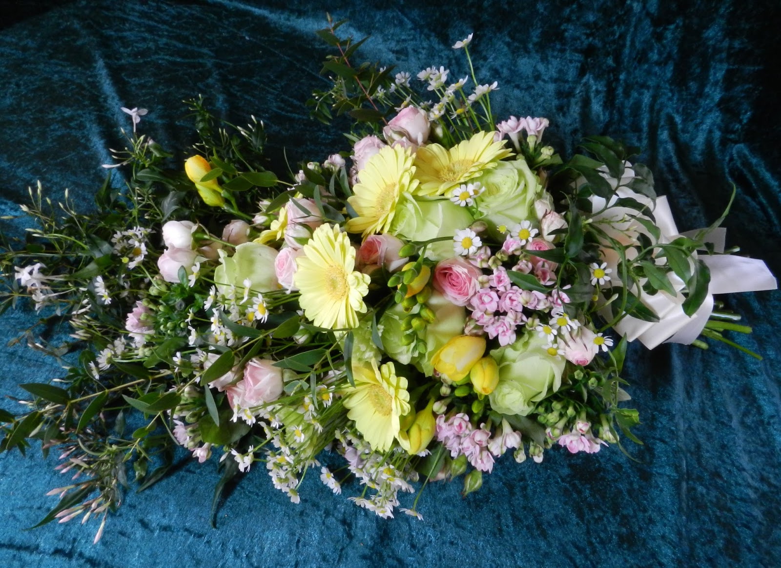 Sandra's Flower Studio.: Pastel daisy wedding flowers