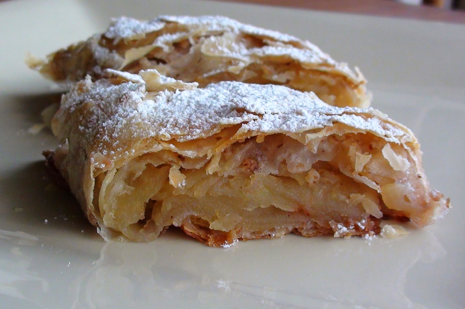 zsuzsa is in the kitchen: APPLE STRUDEL - ALMÁSRÉTES