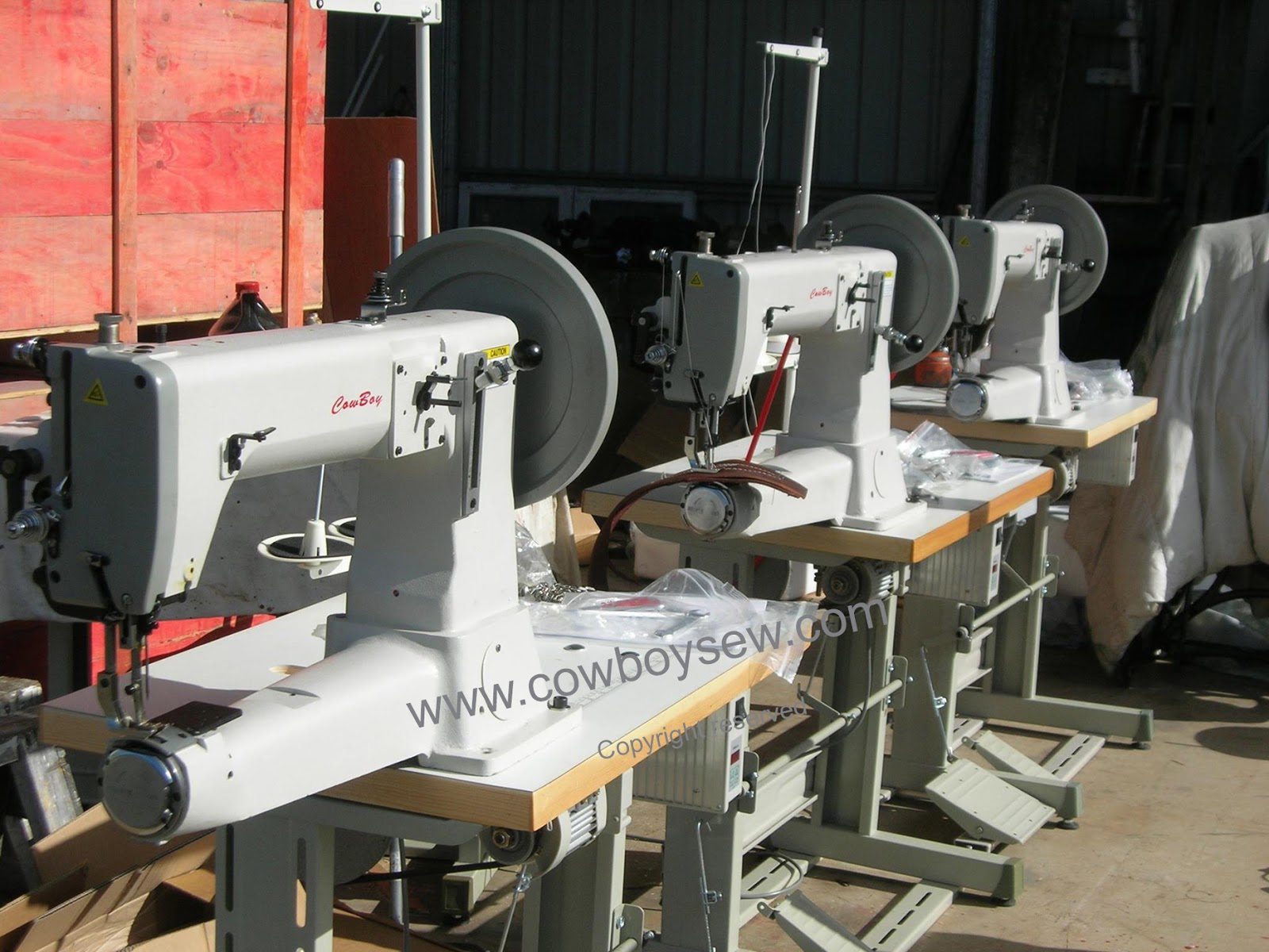 Heavy duty industrial sewing machines: Saddle and harness sewing machine