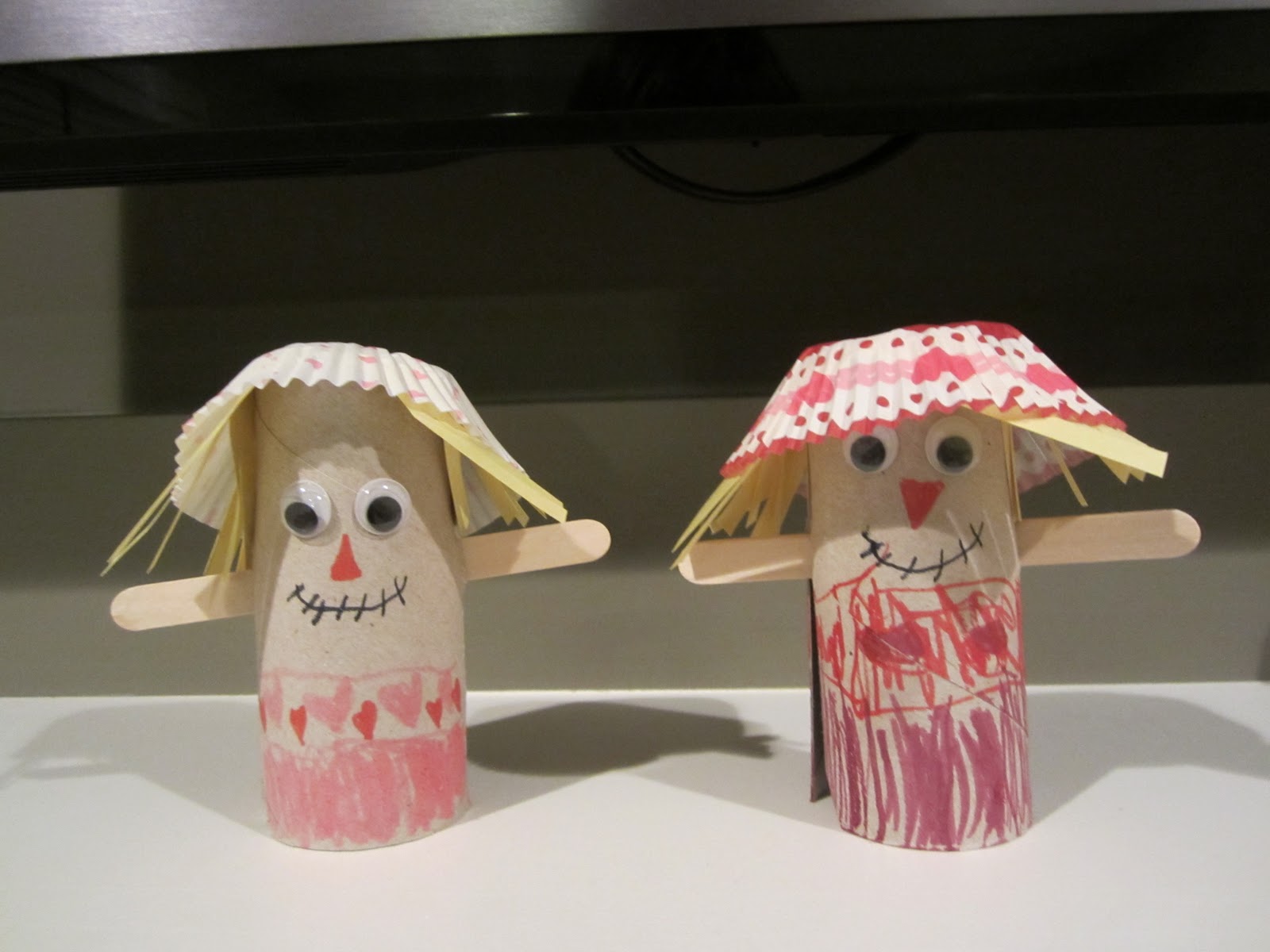 Lesson Plans Plus: Toilet paper Tube Turkeys and Scarecrows
