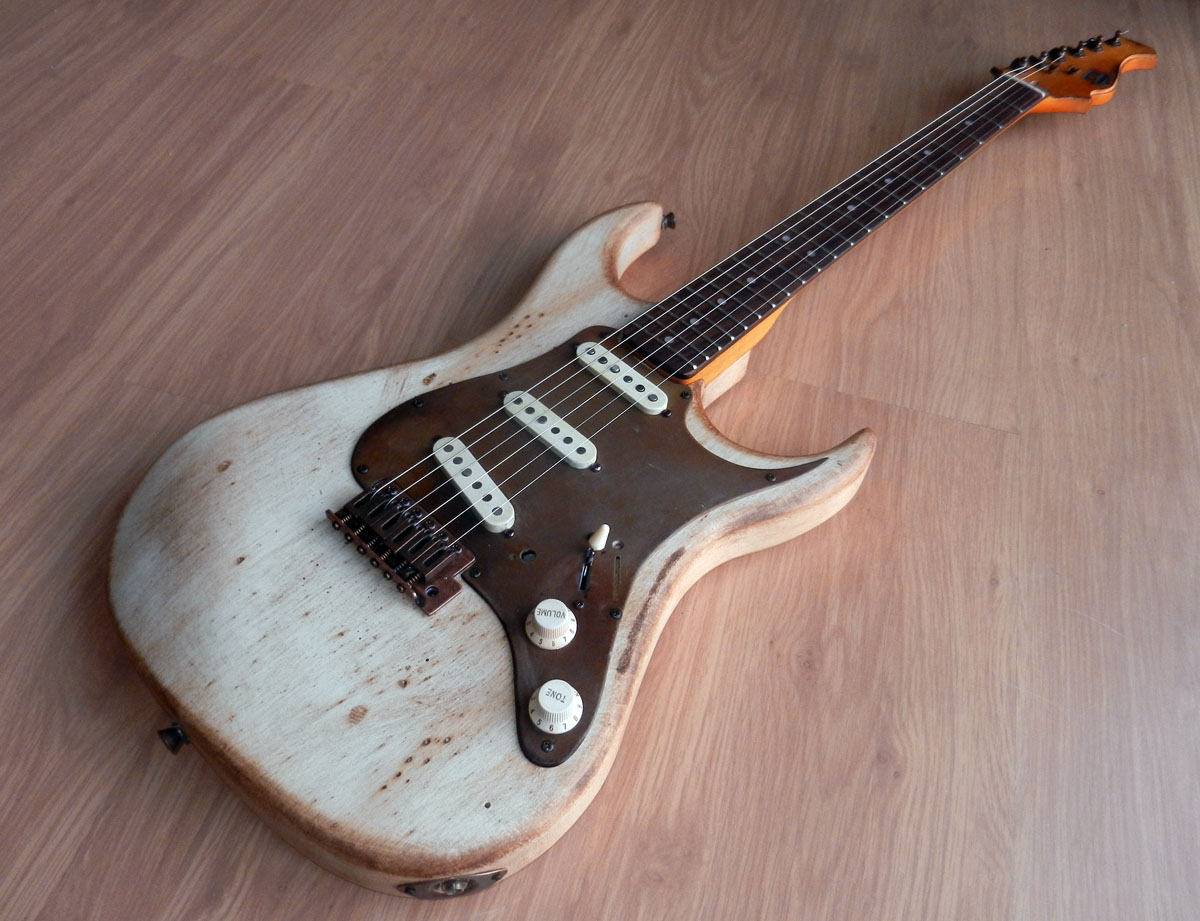 Louco Por Guitarra: Guitarra AXL (SRO) Strato