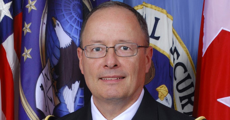 Στο τέλος του meeting, o Keith Alexander (τότε διευθυντής της NSA) ήταν ...