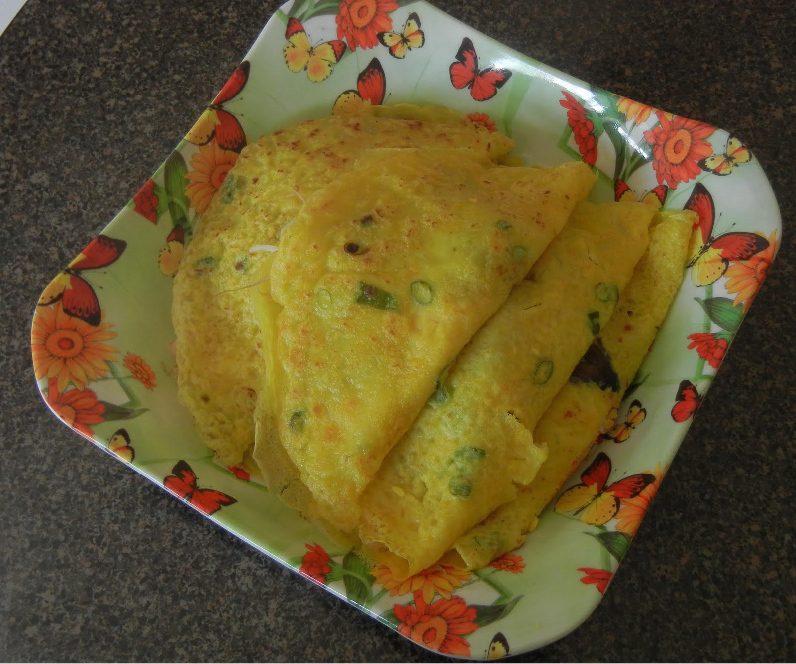 Foodilicious: Banh Xeo - Vietnamese Sizzling Cake