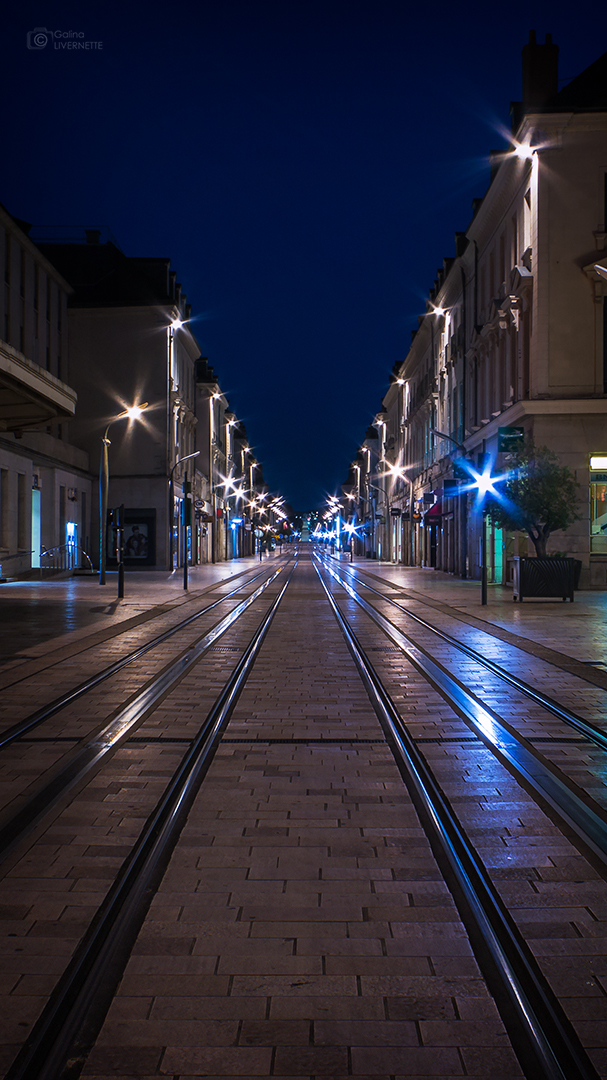 place-foto: Walk in the night city