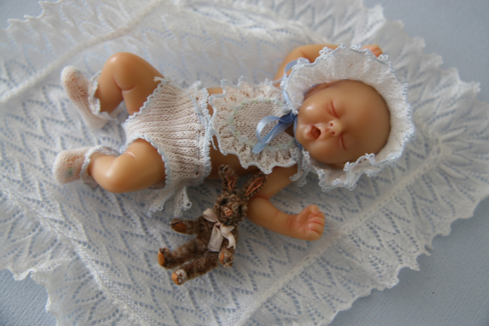 Chrystal's Designs: Miniature Knitting in the Studio