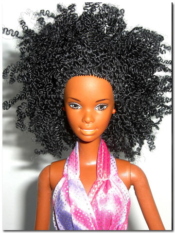 Kanubeea Hair Clip: Boneka Barbie Berkulit Hitam Dan Berambut Keriting