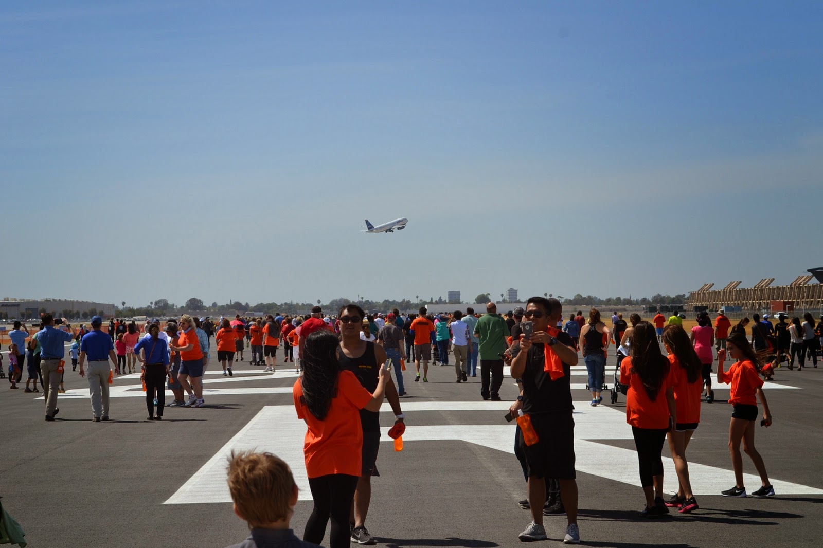 Huge Turnout "Runs The Runway" To Reopen 7L-25R at Long Beach Airport