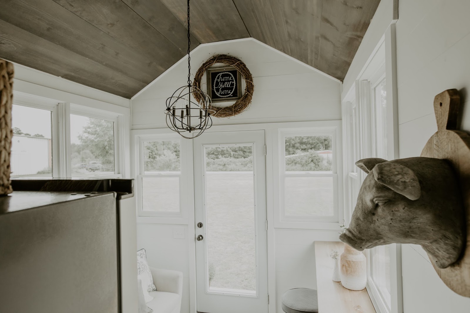 Lamon Luther Tiny Farmhouse [ TINY HOUSE TOWN ]