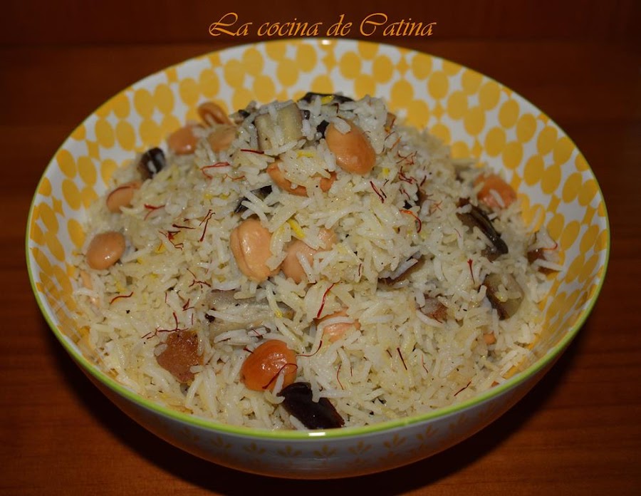 Arroz al azafrán con dátiles y almendras | Cocina