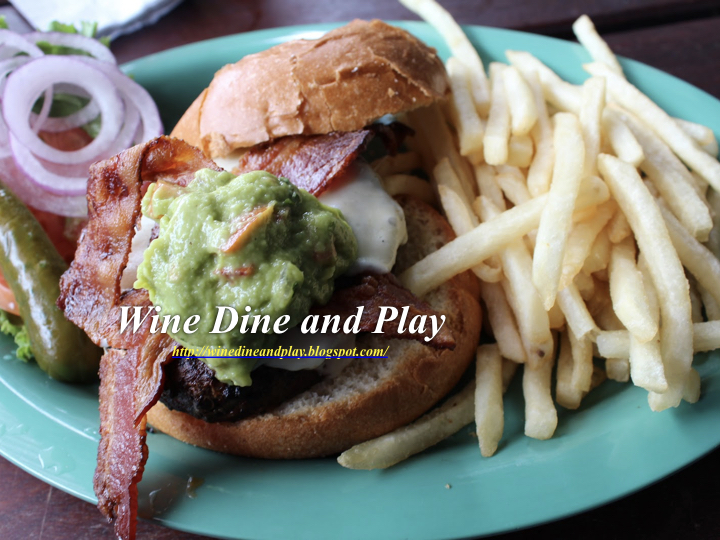Wine Dine and Play: Wipe out Bar & Grill, Pier 39