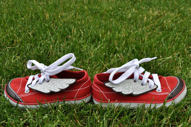 Recicla Inventa: Cómo hacer unas alas para las zapatillas