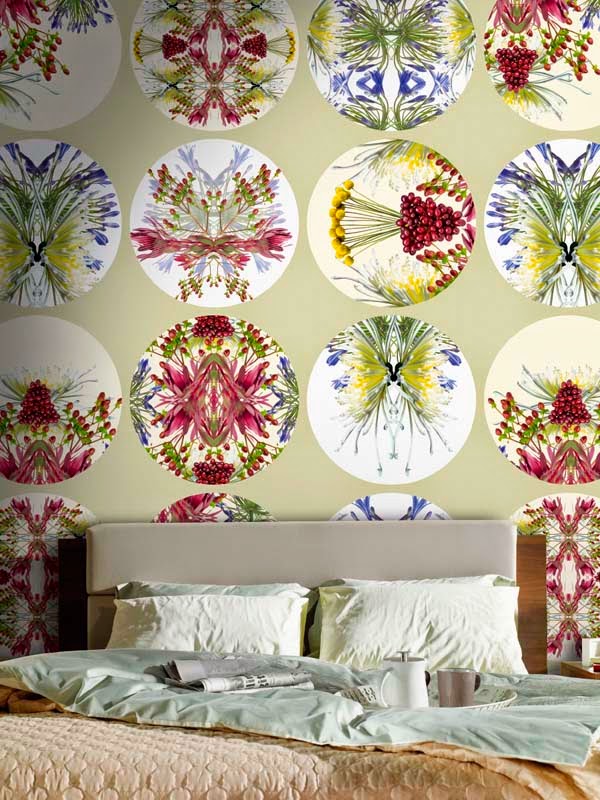 Keltainen talo rannalla: Kolme kotia ja tapetteja