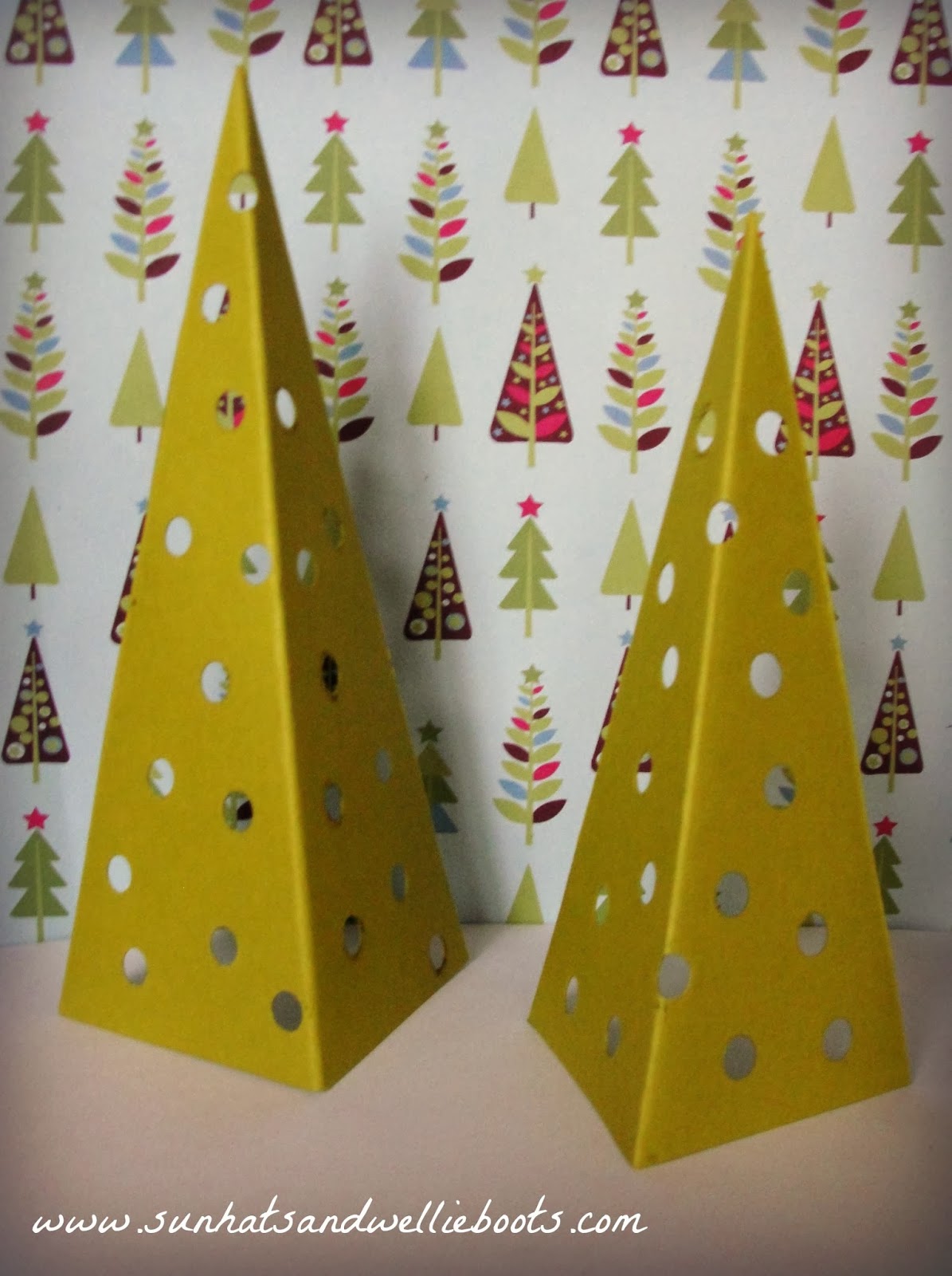 Sun Hats & Wellie Boots: Simple Threading Christmas Trees