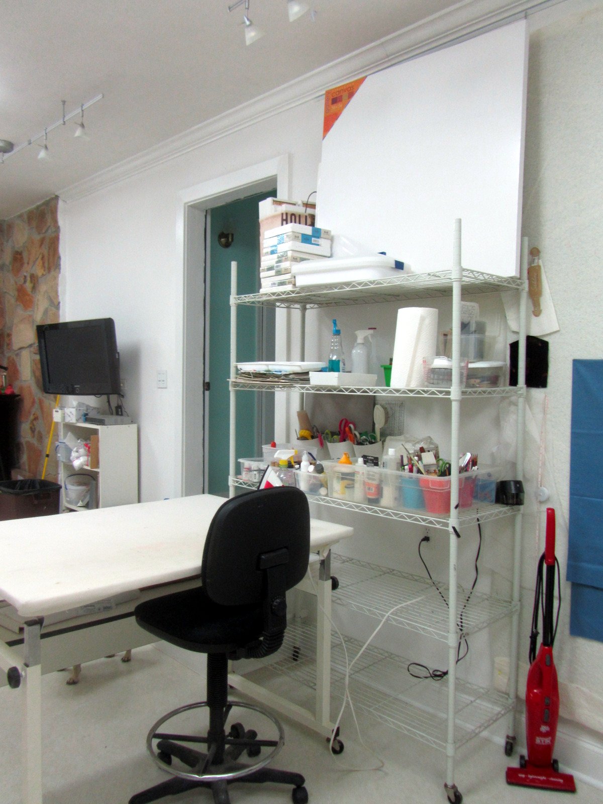 Fibermania: Sewing, Painting, and Knitting Studio