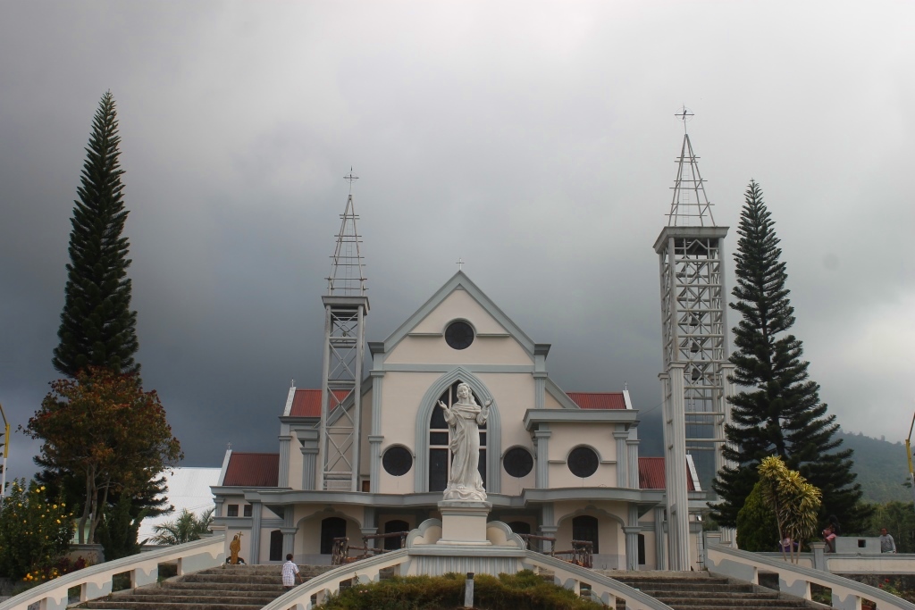 Fotografi Gereja Katolik di Indonesia: Gereja Katedral St. Maria ...