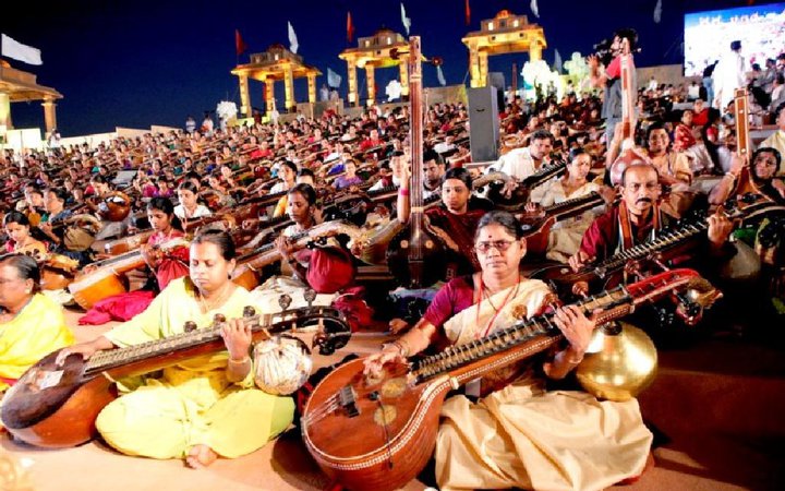 Sri Saraswati: LA VEENA (Instrumento de cuerdas de la música Carnática ...