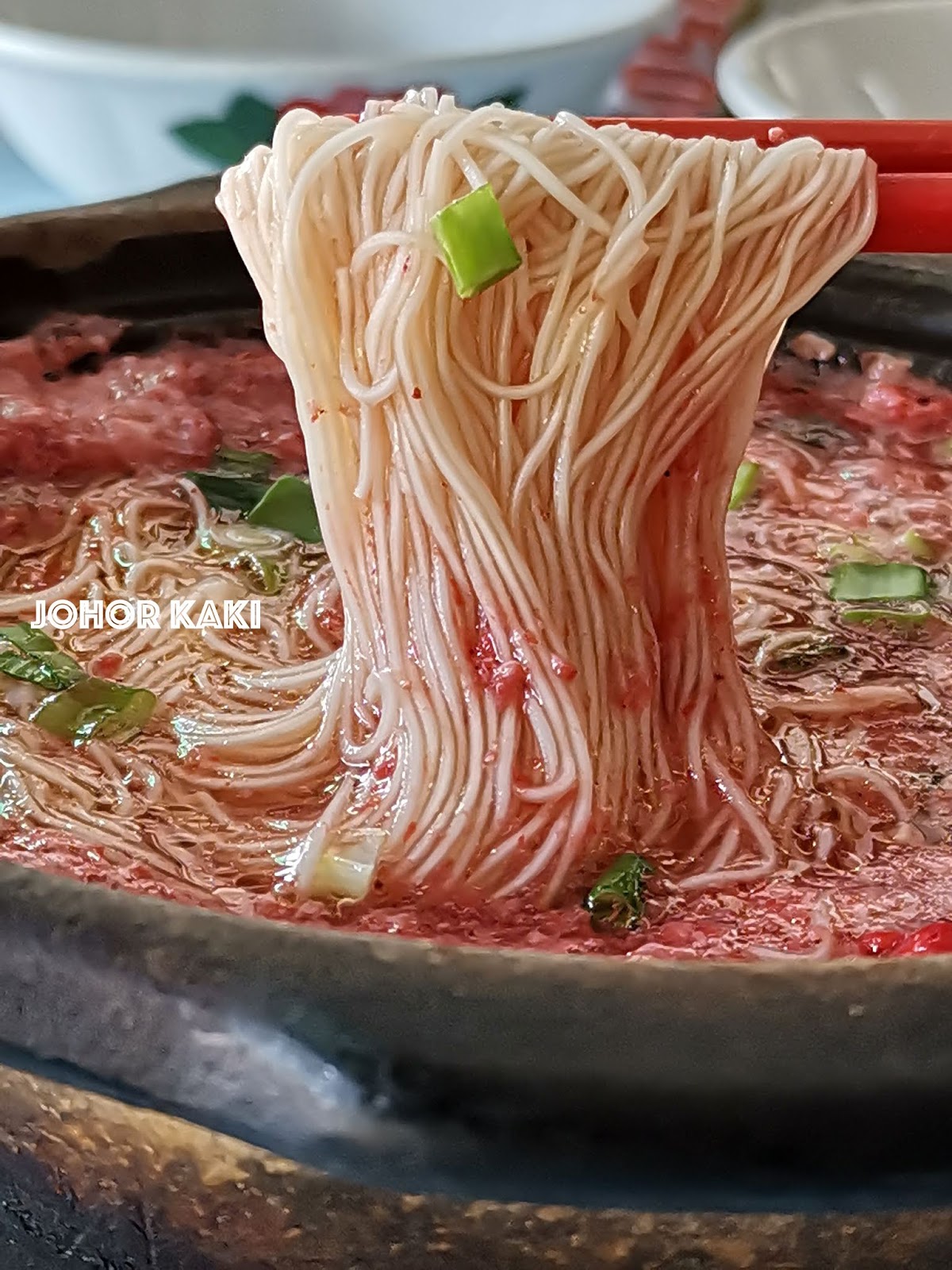 Red Rice Wine Mee Suah and Wanton Mee at Restoran Lima Ratus in Taman ...