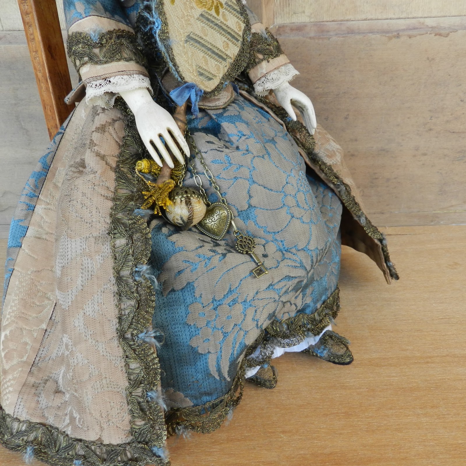 The Old Wooden Sisters: Queen Anne doll , Lady Charlotte