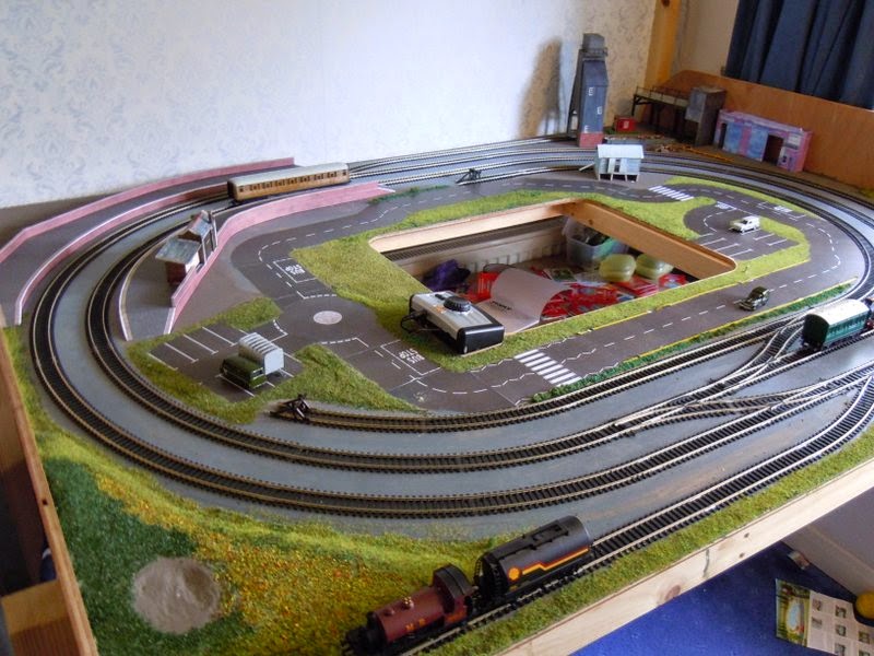 Michael's Model Railways: Upgrading a train set