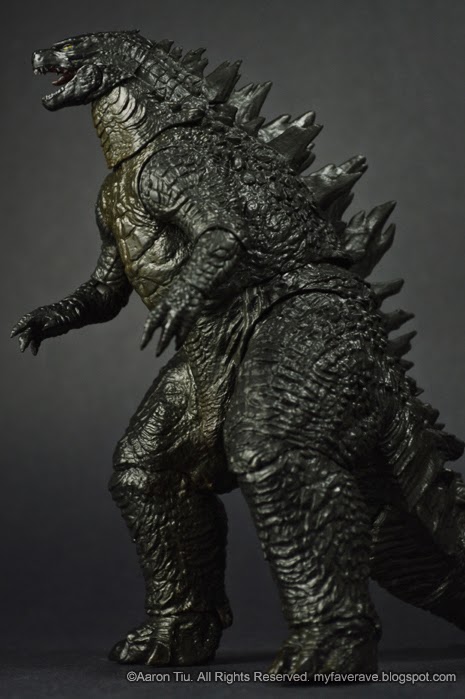 The Rave Corner: NECA 12" HTT Godzilla 2014 Review