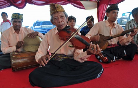 TRADITIONAL MUSICAL INSTRUMENTS IN LOMBOK ~ The Lombok Face
