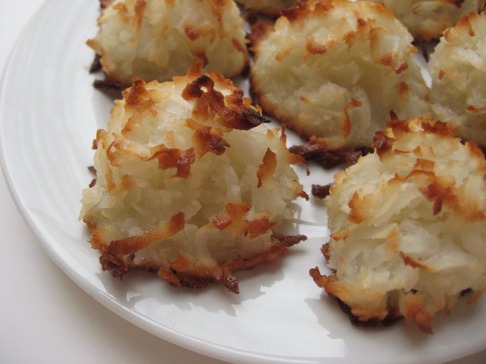 she's in the kitchen: homemade macaroons - Revised!