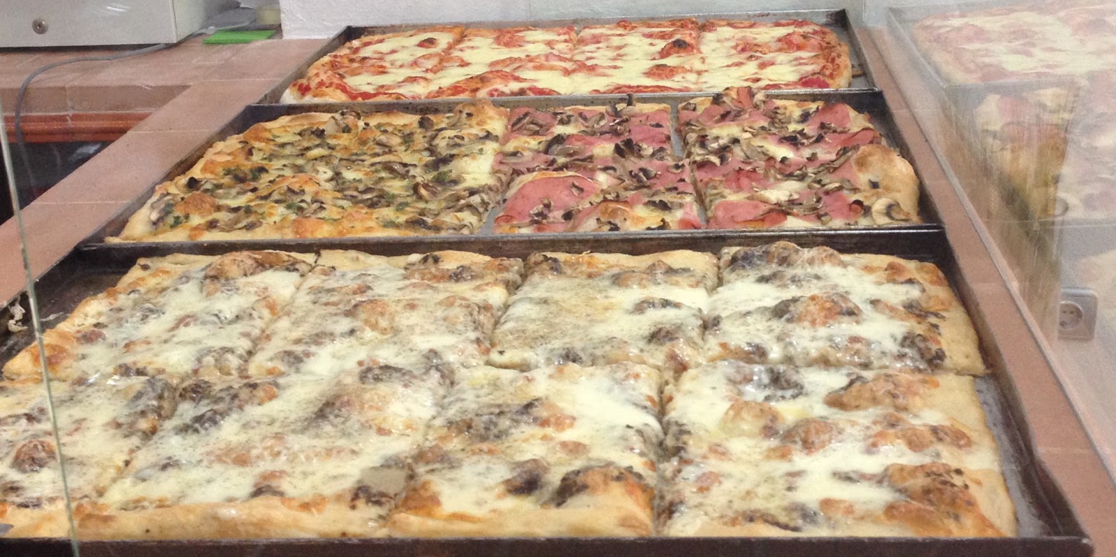 CHIODO SC(HI)ACCIA CHIODO: La (buona) pizza al taglio a Valencia!