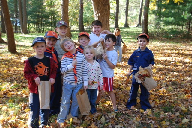The Koch Kids Blog: Cub Scouts Nature Hike and Craft