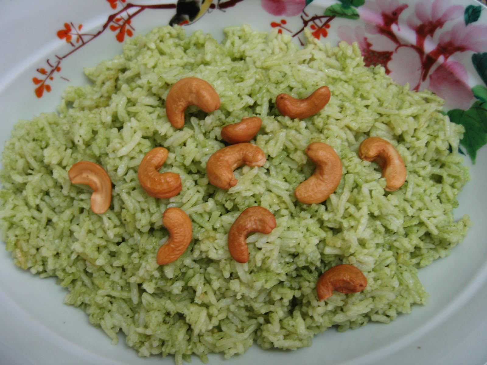 Sumptuous Flavours: Nasi Pandan (Screw-pine Rice)