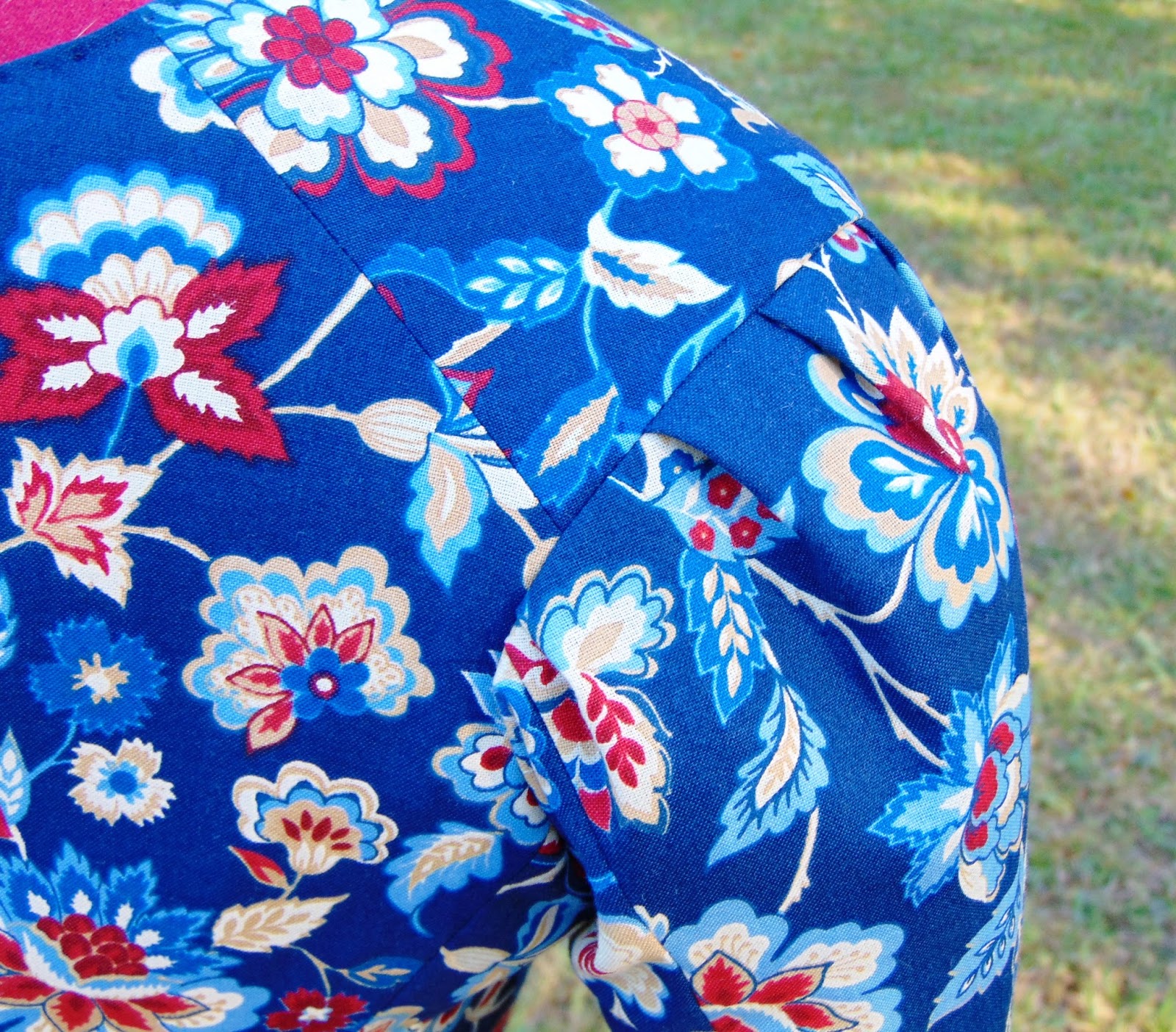 The Antique Sewist: 1750s Casaquin Jacket - Blue Floral Cotton