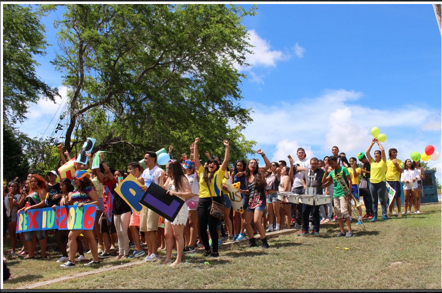 Escuela Superior Jardines De Ponce: Entrada Senior
