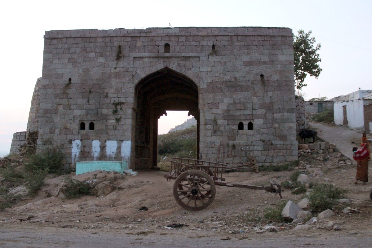 Journeys across Karnataka: Shorapur ~ Surpur fort ruins